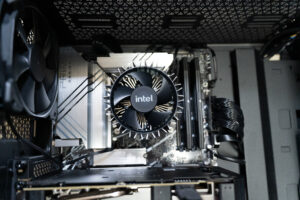 【見た目は最高】Laminar RH1はゲーミングPCで使える？Intel純正クーラーをレビュー