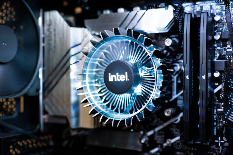 【見た目は最高】Laminar RH1はゲーミングPCで使える？Intel純正クーラーをレビュー