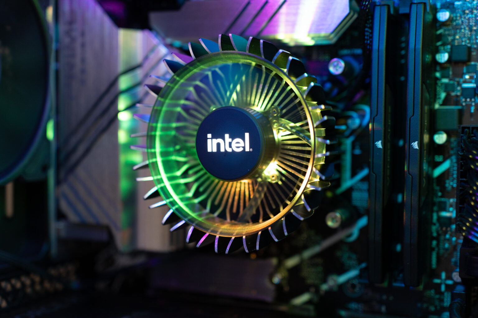 【見た目は最高】Laminar RH1はゲーミングPCで使える？Intel純正クーラーをレビュー