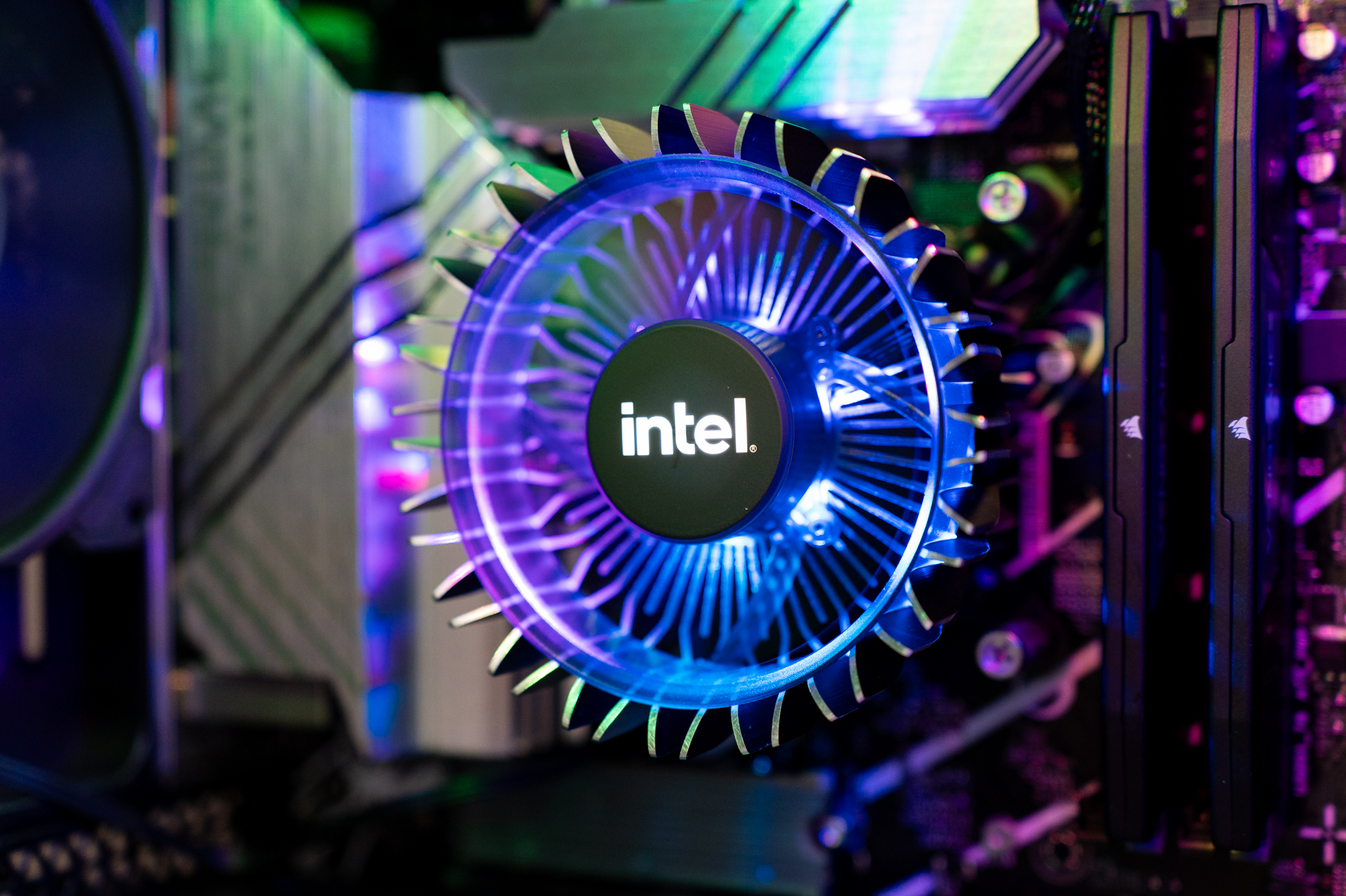 【見た目は最高】Laminar RH1はゲーミングPCで使える？Intel純正クーラーをレビュー